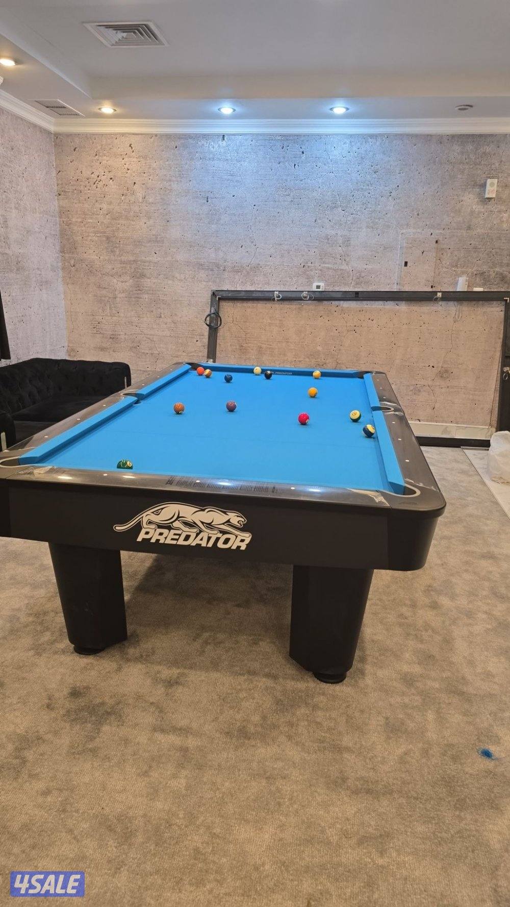 predator pool table with predator light، رقم:19945937