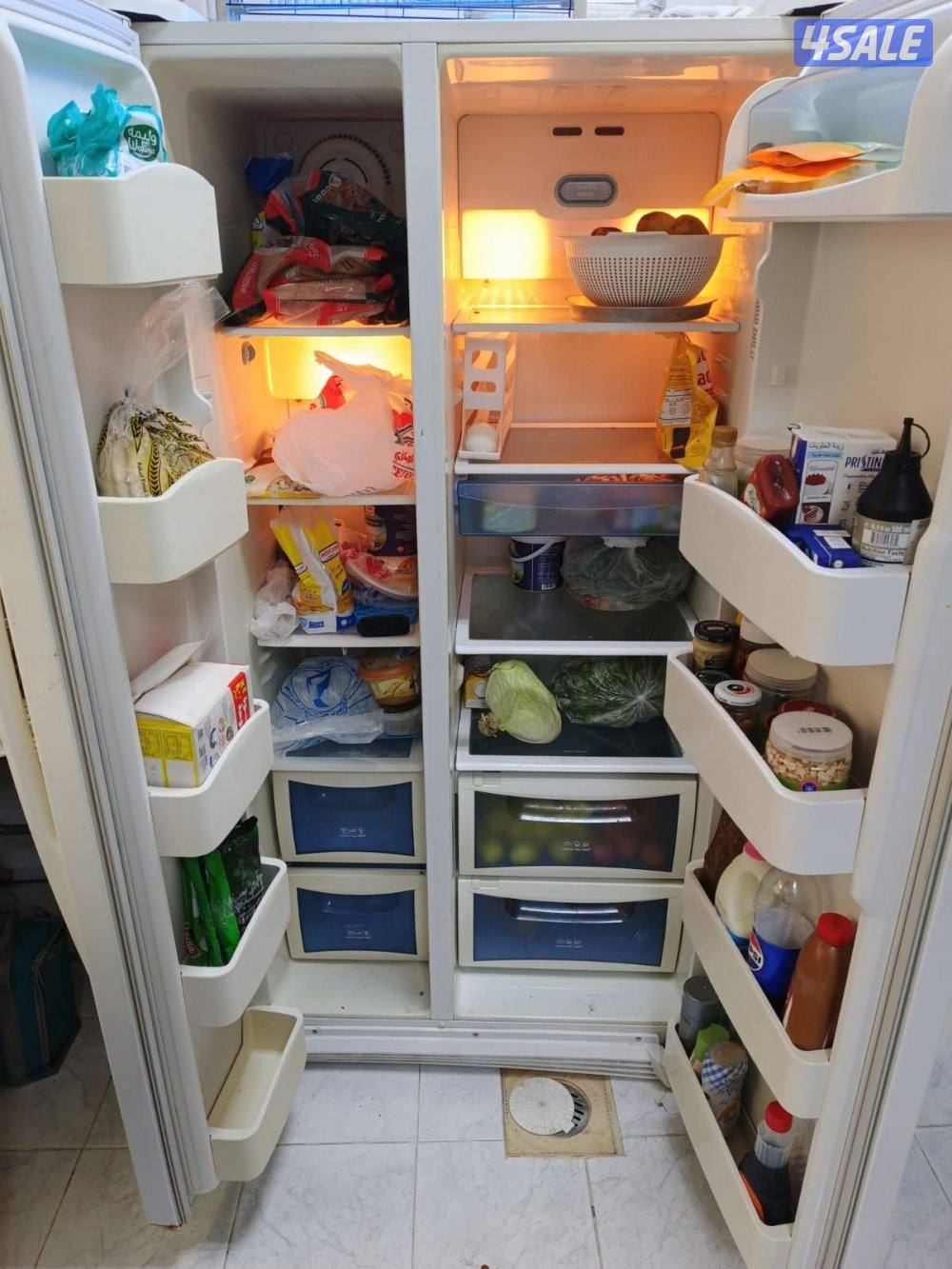 Daewoo double door fridge. only used for almost a month., No:19832175