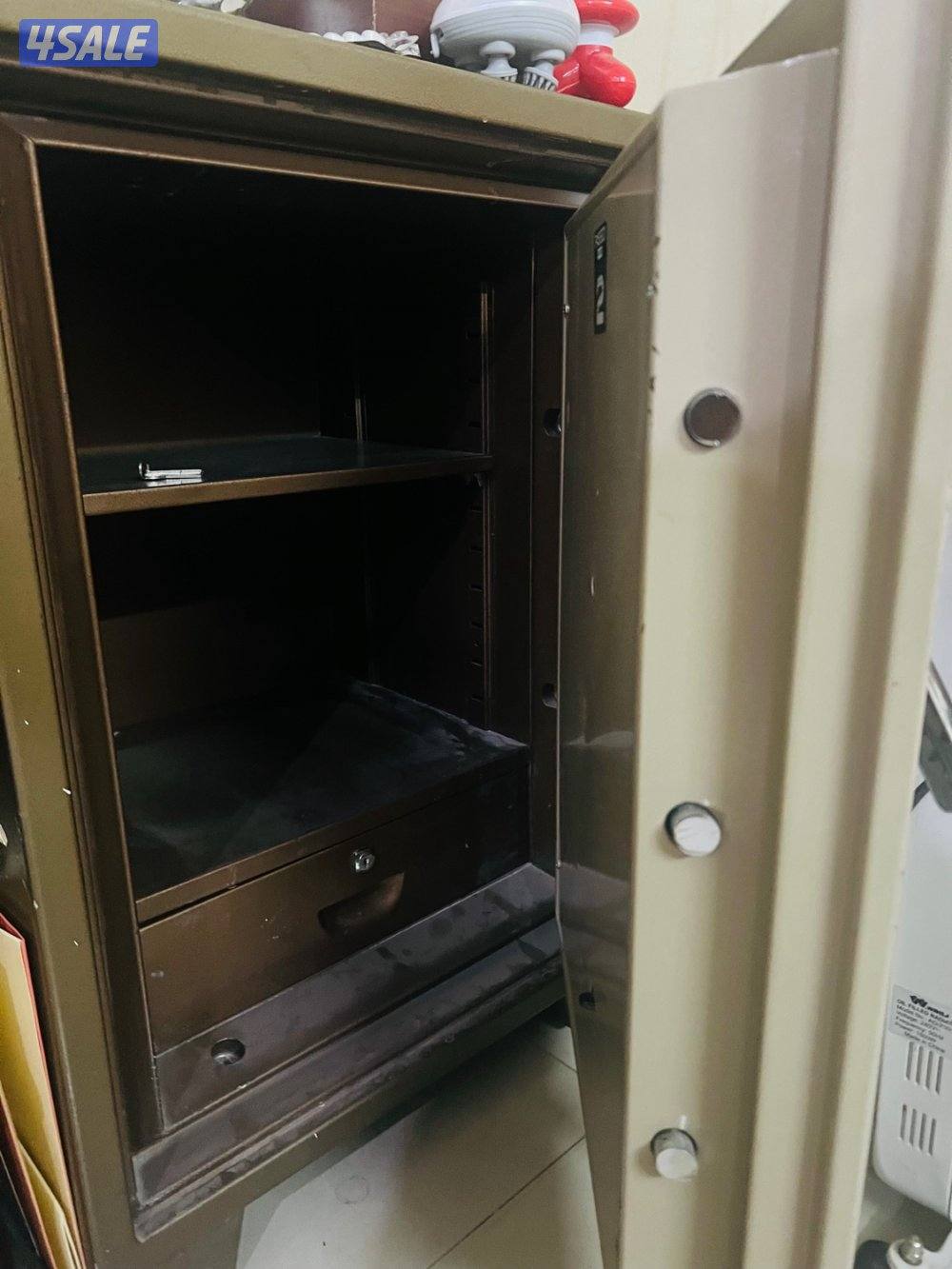 Safe Lockers for valuable items، رقم:19888610