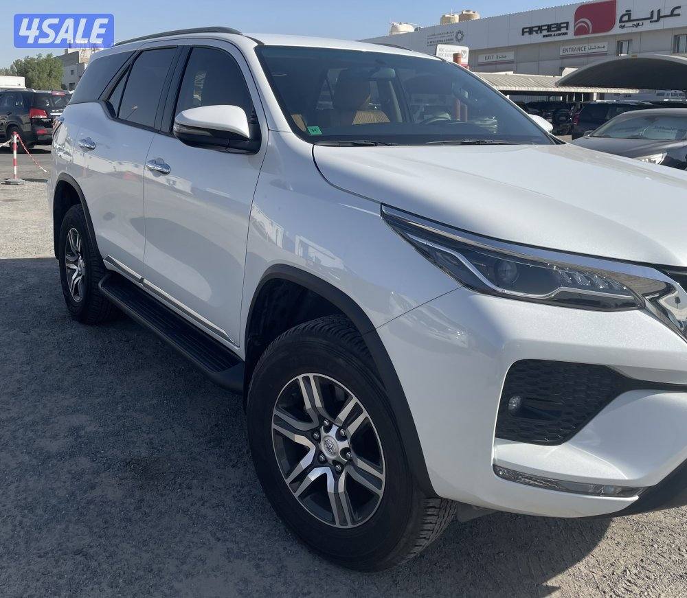 Fortuner 2024 V6 (4x4) 4.0 Lt in Platinum White Pearl color , No: